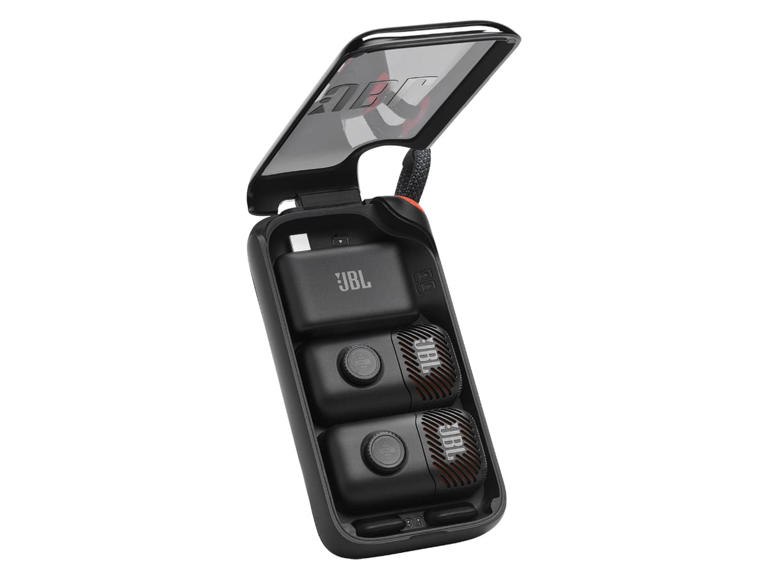 JBL、サブスク楽曲でもAIでボーカルを消してカラオケできるワイヤレスマイクセット