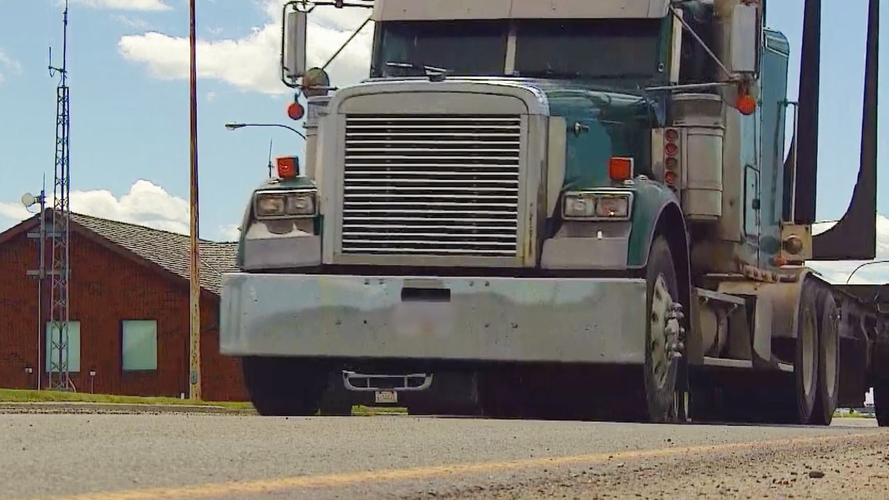Manitoba crash highlights 'chameleon' carrier problem in trucking ...