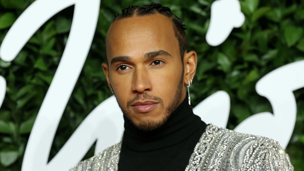 Hamilton’s podium kiss with Kardashian fuels F1 celebrity buzz