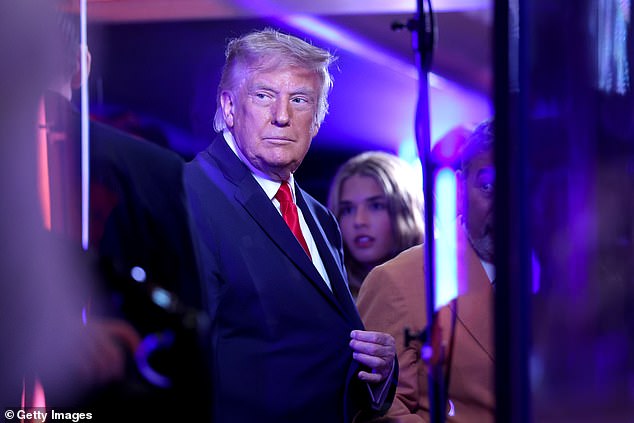 Donald Trump ruthlessly booed during national anthem at Madison Square ...