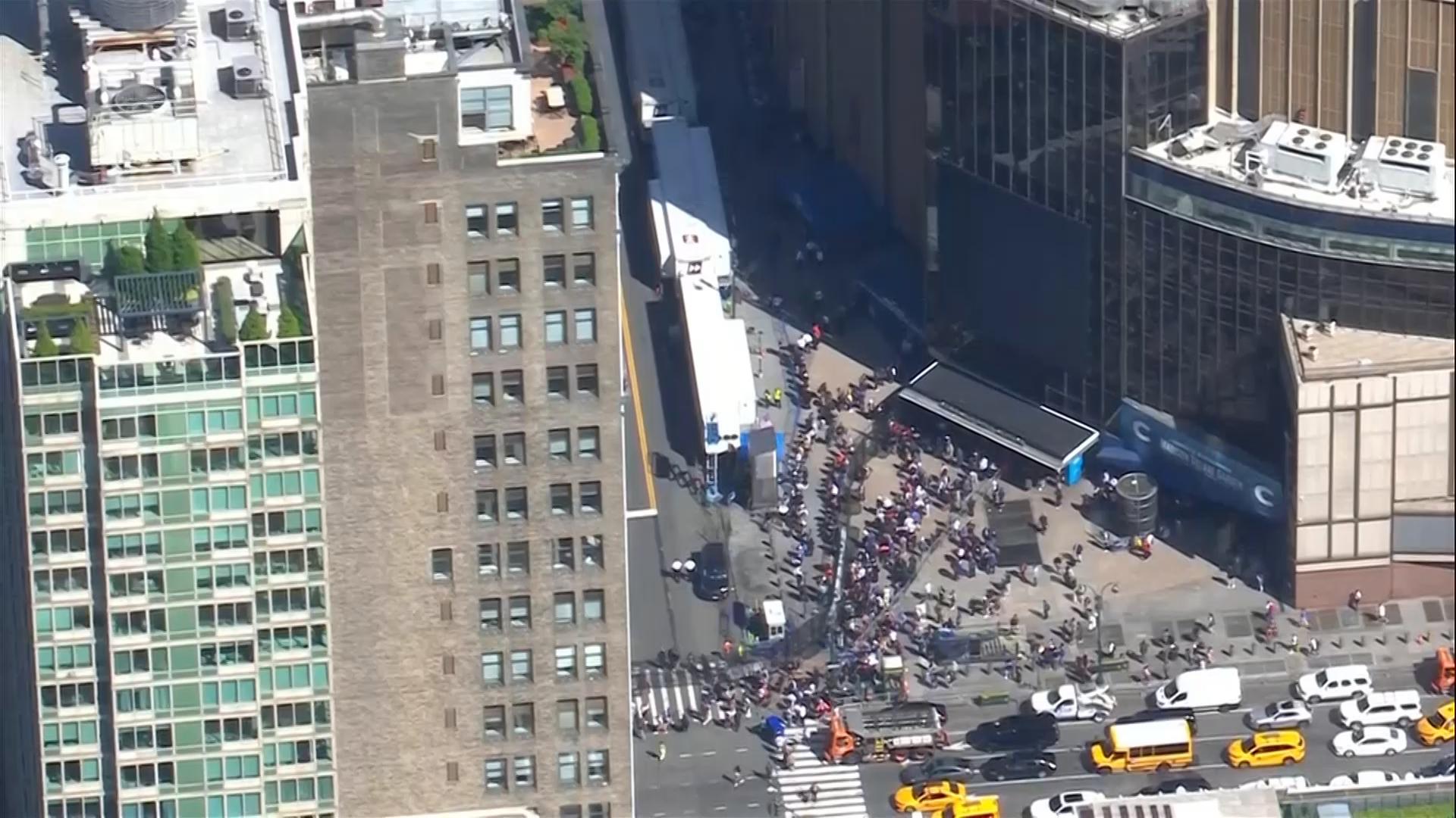 Fans crowd outside Madison Square Garden ahead of Spurs-Knicks Game 3 ...