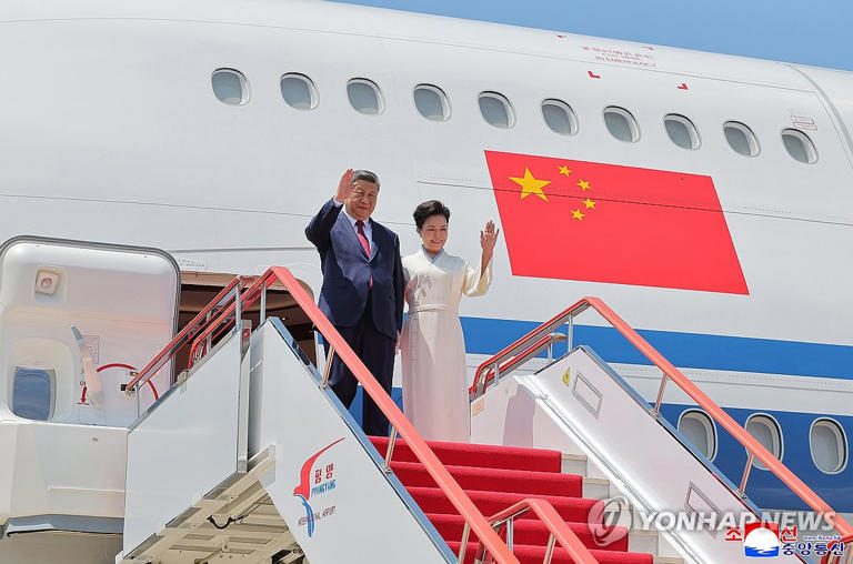 Xi arrives in Pyongyang