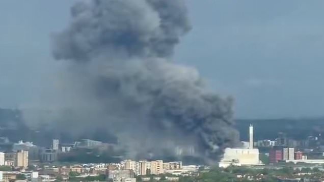 Huge fire on railway near London Bridge sparks travel chaos