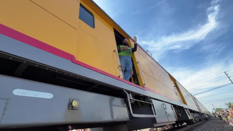 Once in a lifetime: Train fans thrilled to catch a glimpse of Union ...