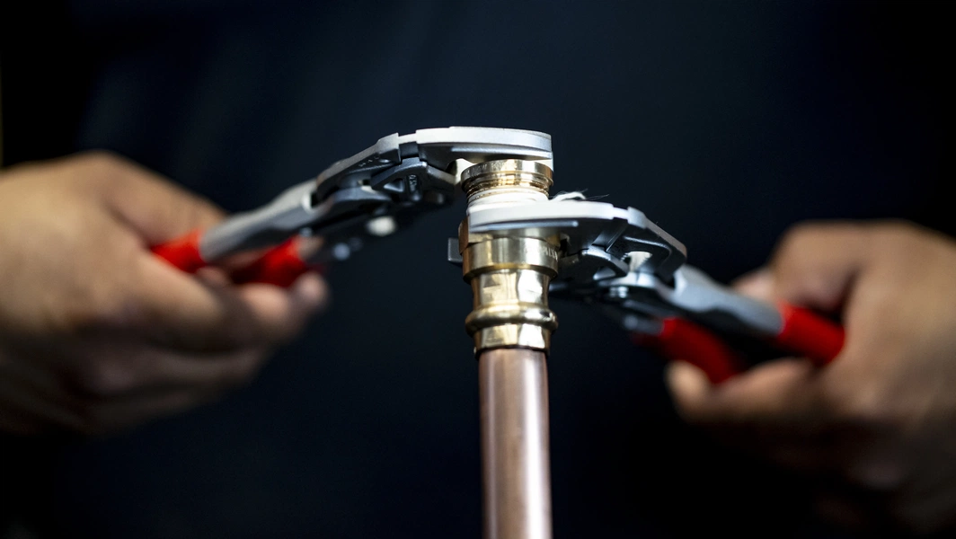 11 essential tools for plumbing work