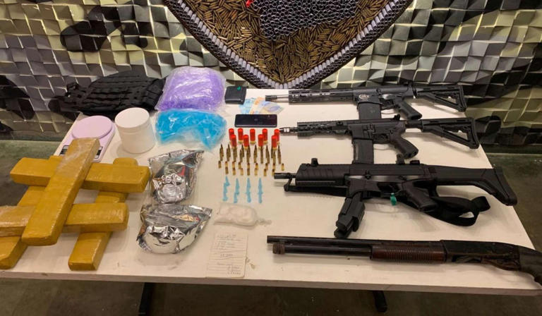 Cerco fechado: homem é preso com armas e drogas no Aglomerado Serra
