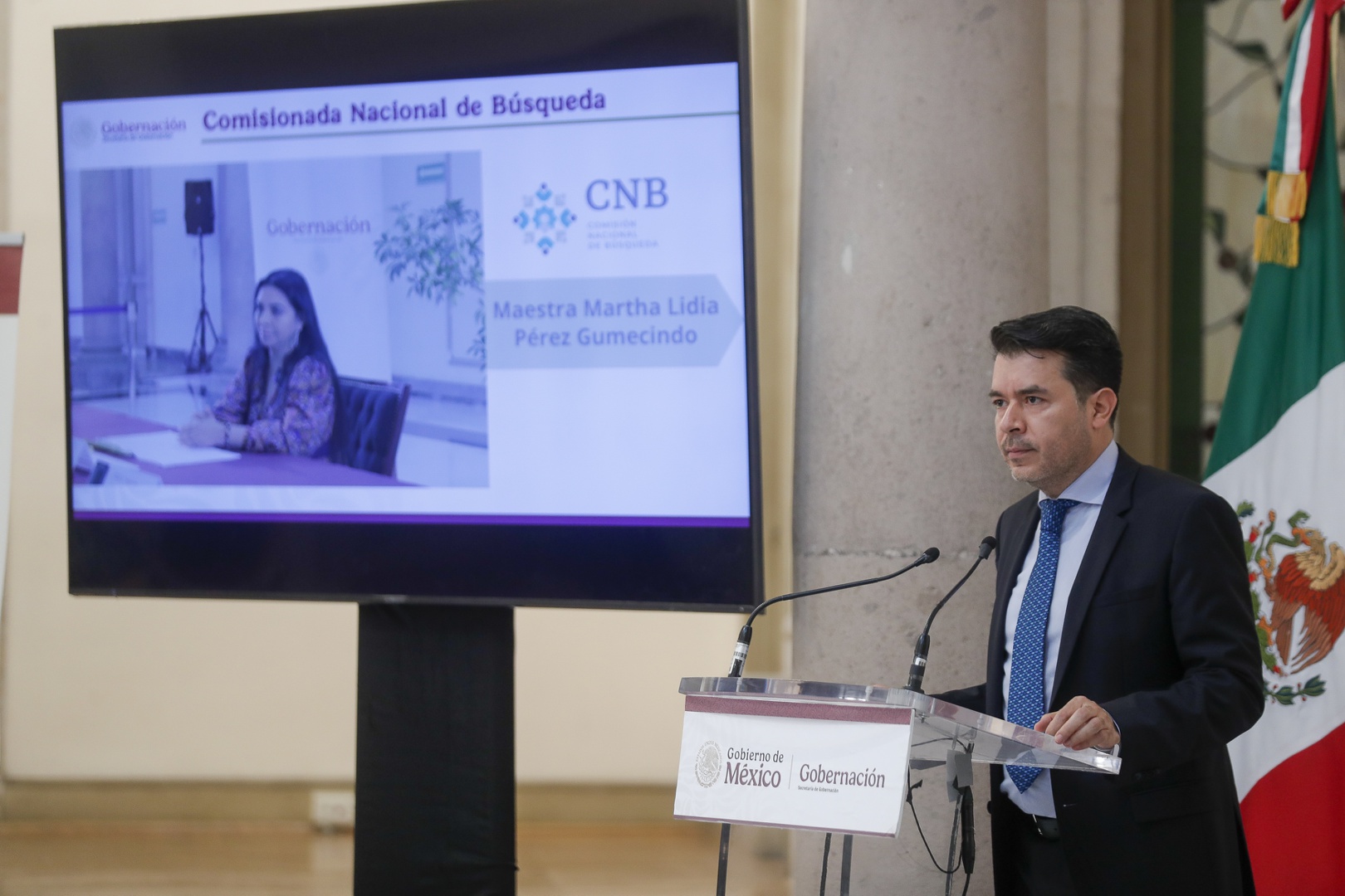 Gobierno mexicano halla explosivos en autobús ligado a Ayotzinapa que ...