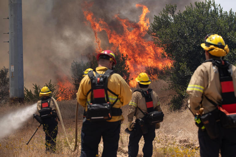 Crews stop forward march of fire burning in canyon between Sorrento ...