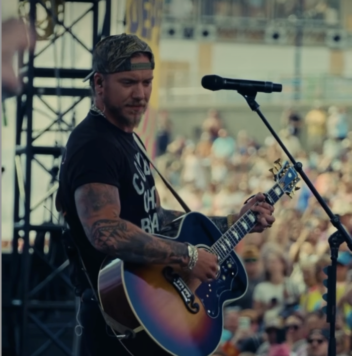 Brandon Lake pauses CMA Fest Cowboy Church concert to pray for woman ...