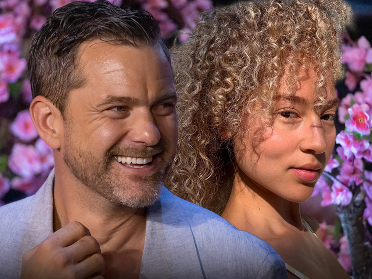 Joshua Jackson Fuels Dating Rumors With Model Olivia Burgess With Cozy ...