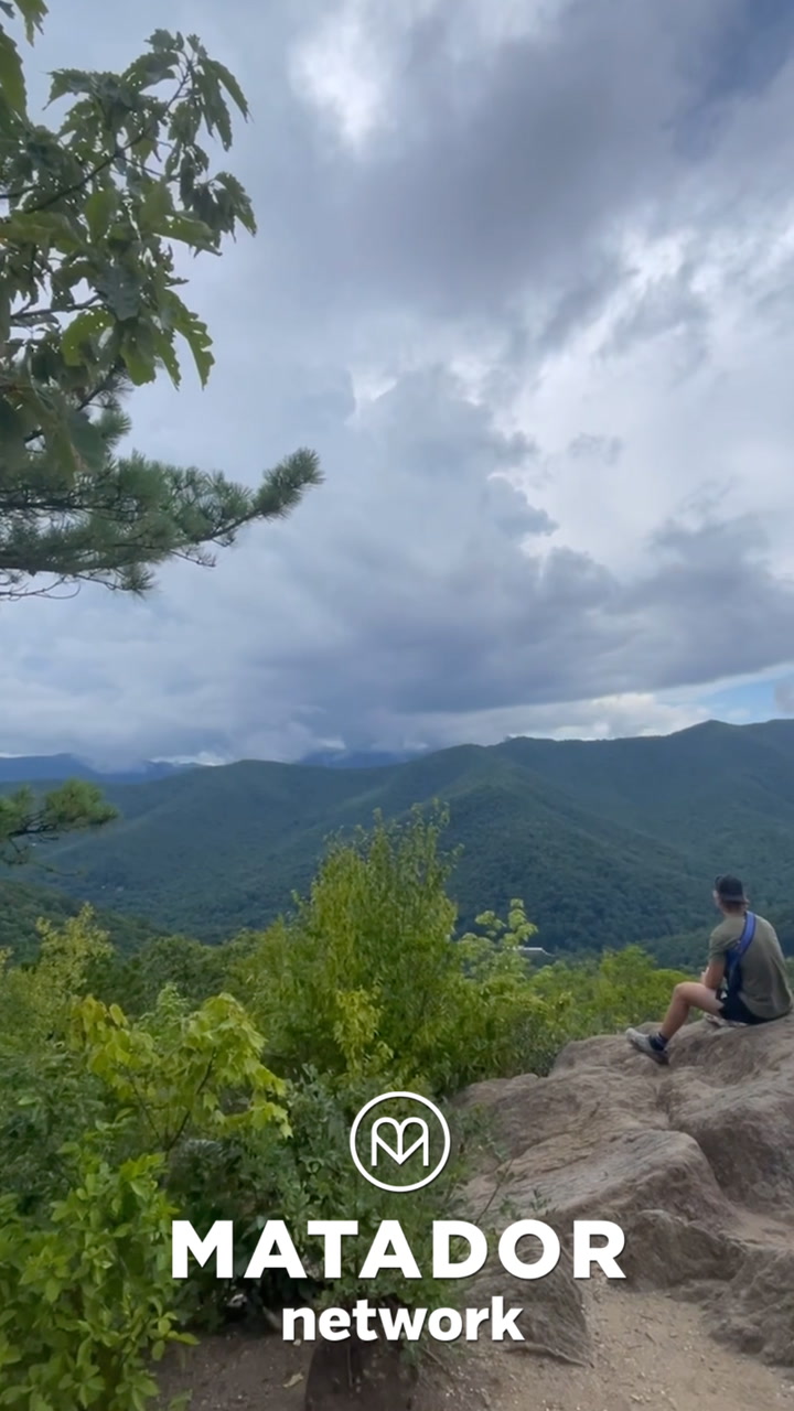 This short hike in Asheville, NC, has epic mountain views