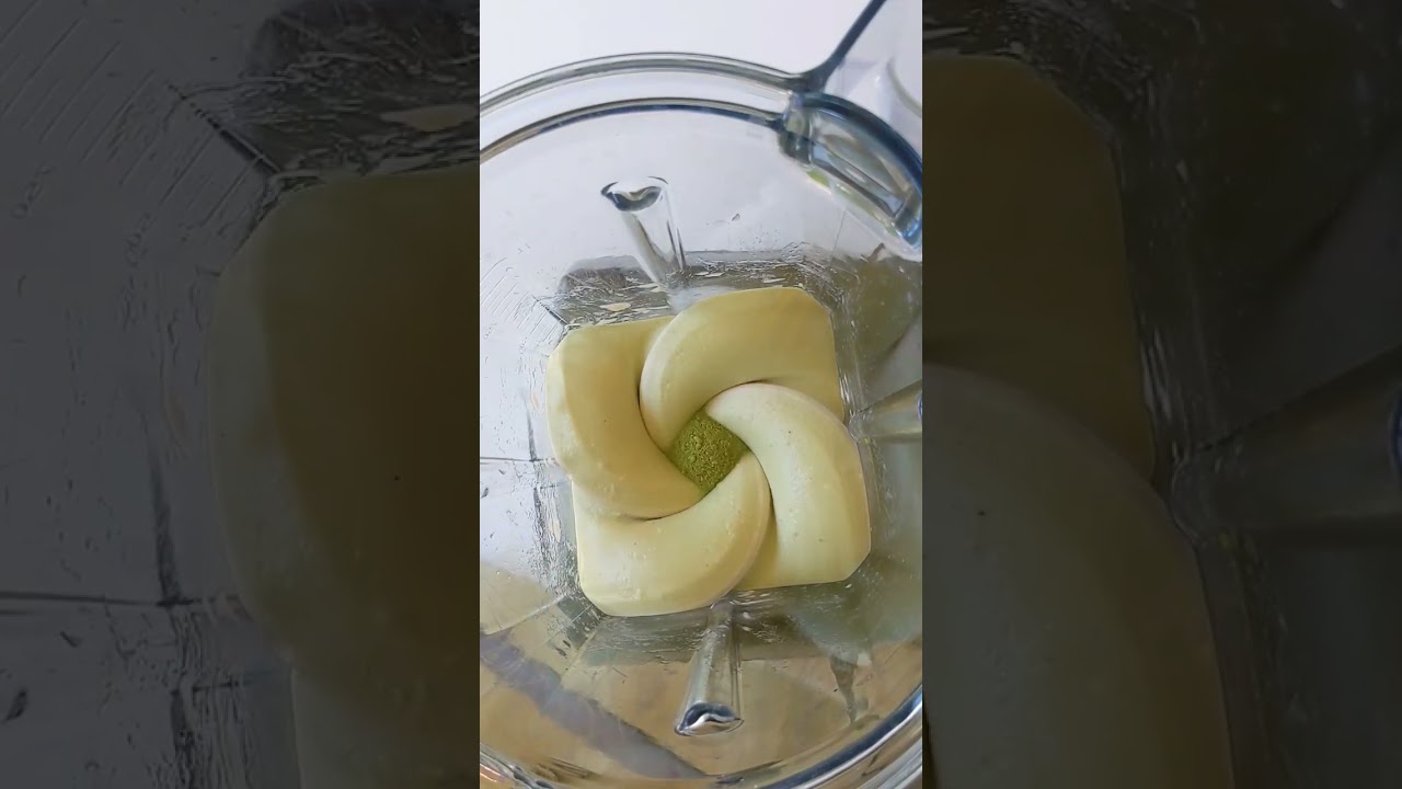How to make a green matcha smoothie bowl