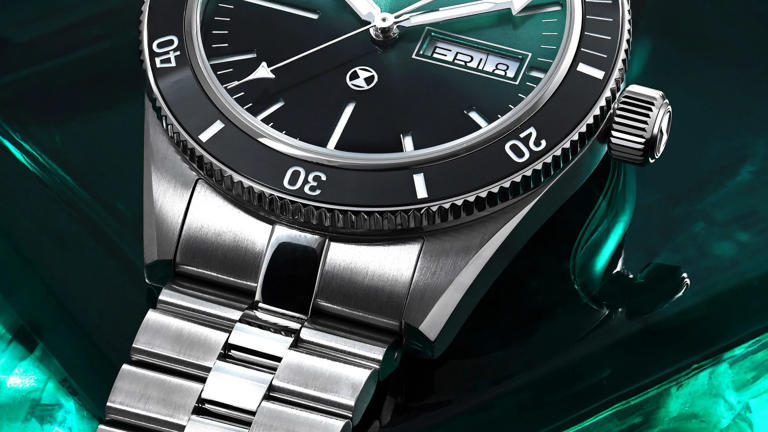 This classic automatic dive watch gets a practical daily-wearing update