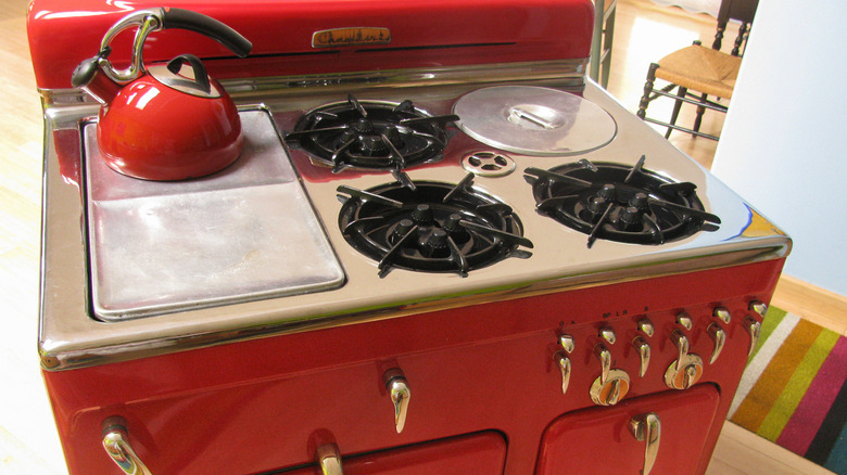 5 vintage kitchen appliances you should have for your kitchen