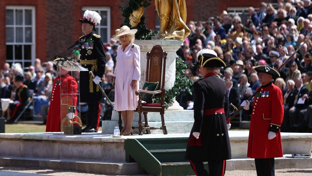 Traditions and etiquette of British royal dress