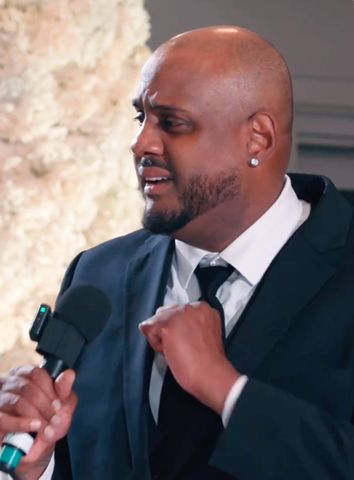 Bride's father moves everyone to tears at wedding with emotional speech ...