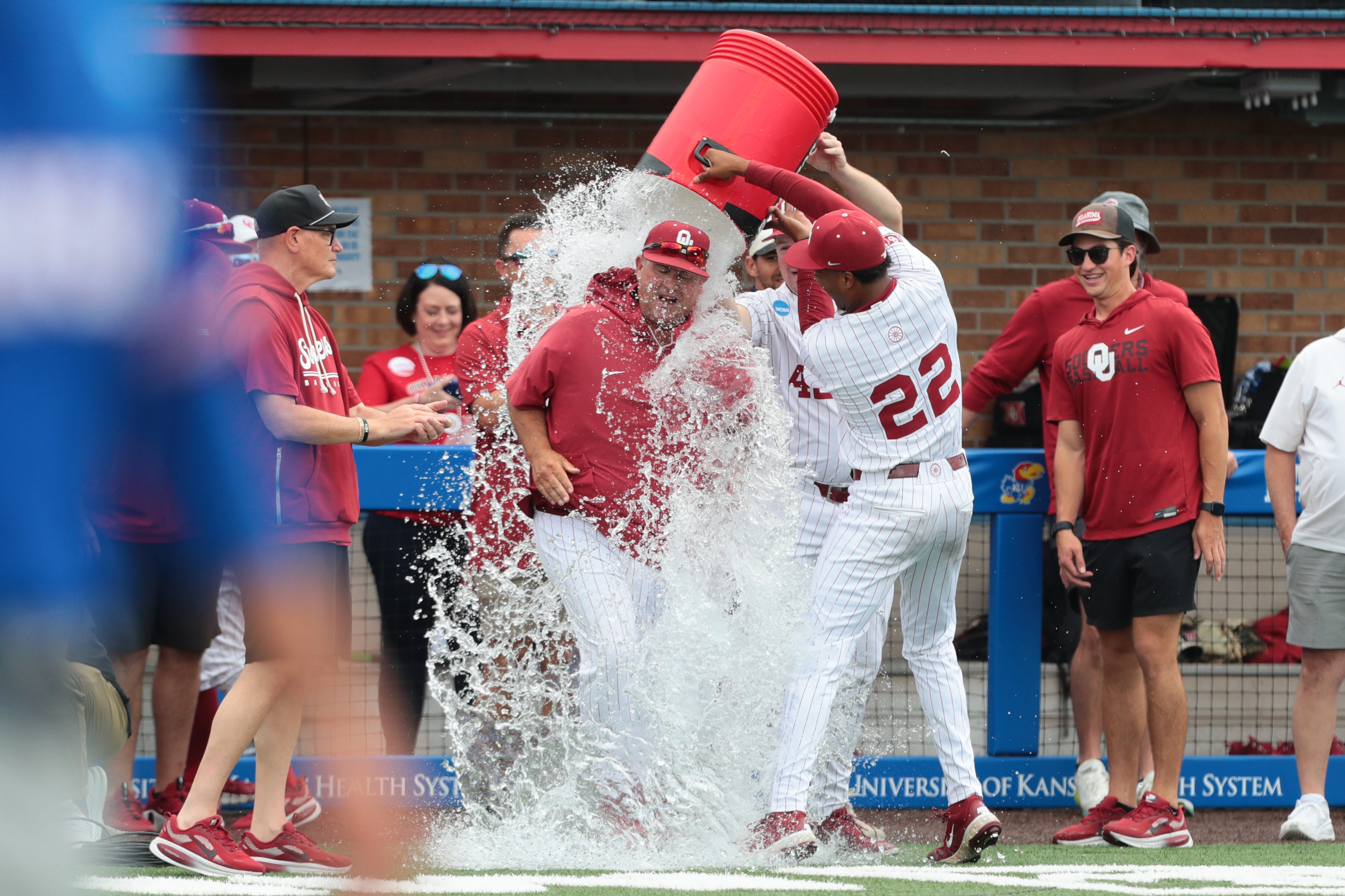 College World Series 2026 picks, predictions for opening games scores