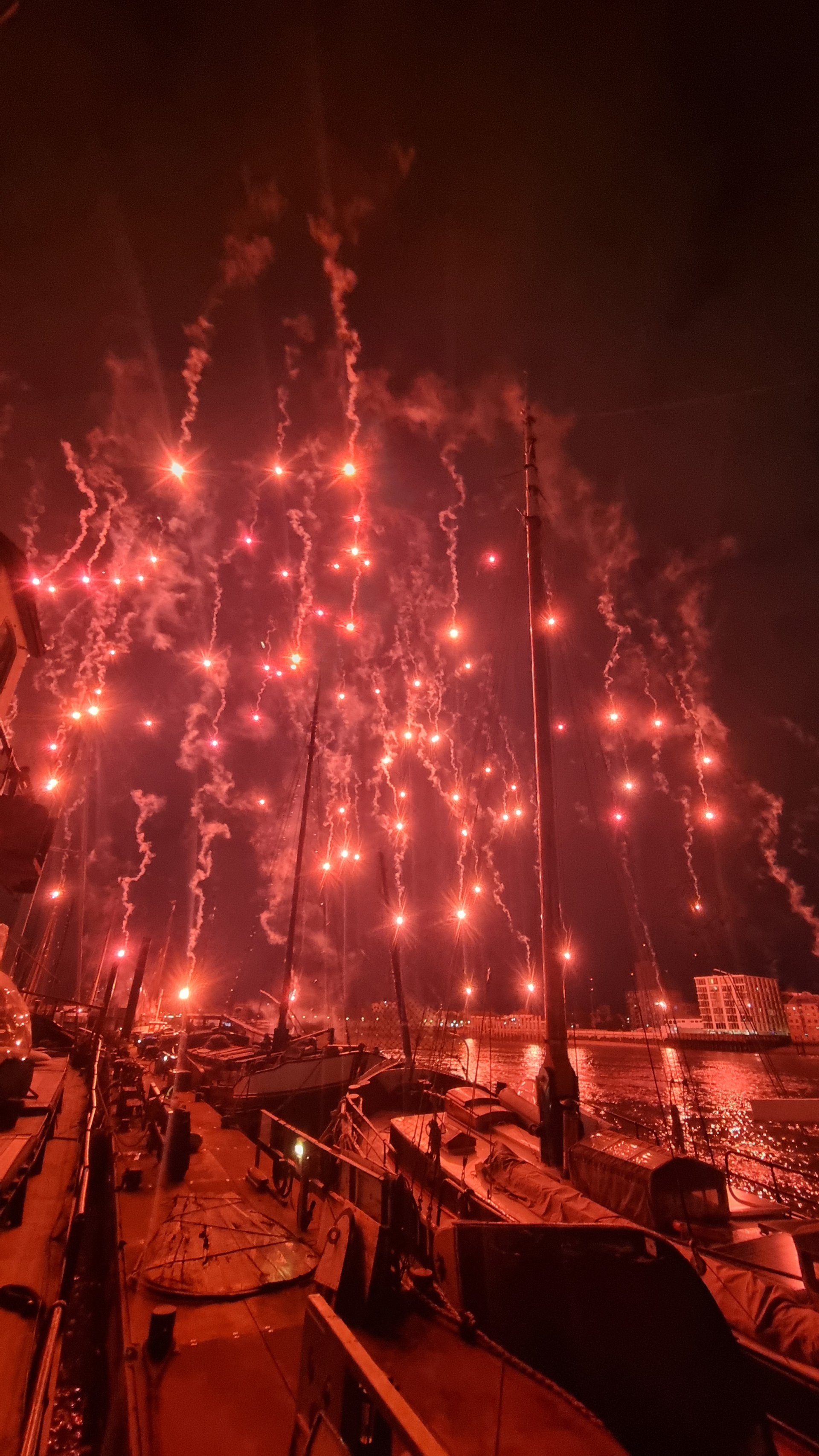 Houseboat sets on fire after dozens of mysterious flares fall on London