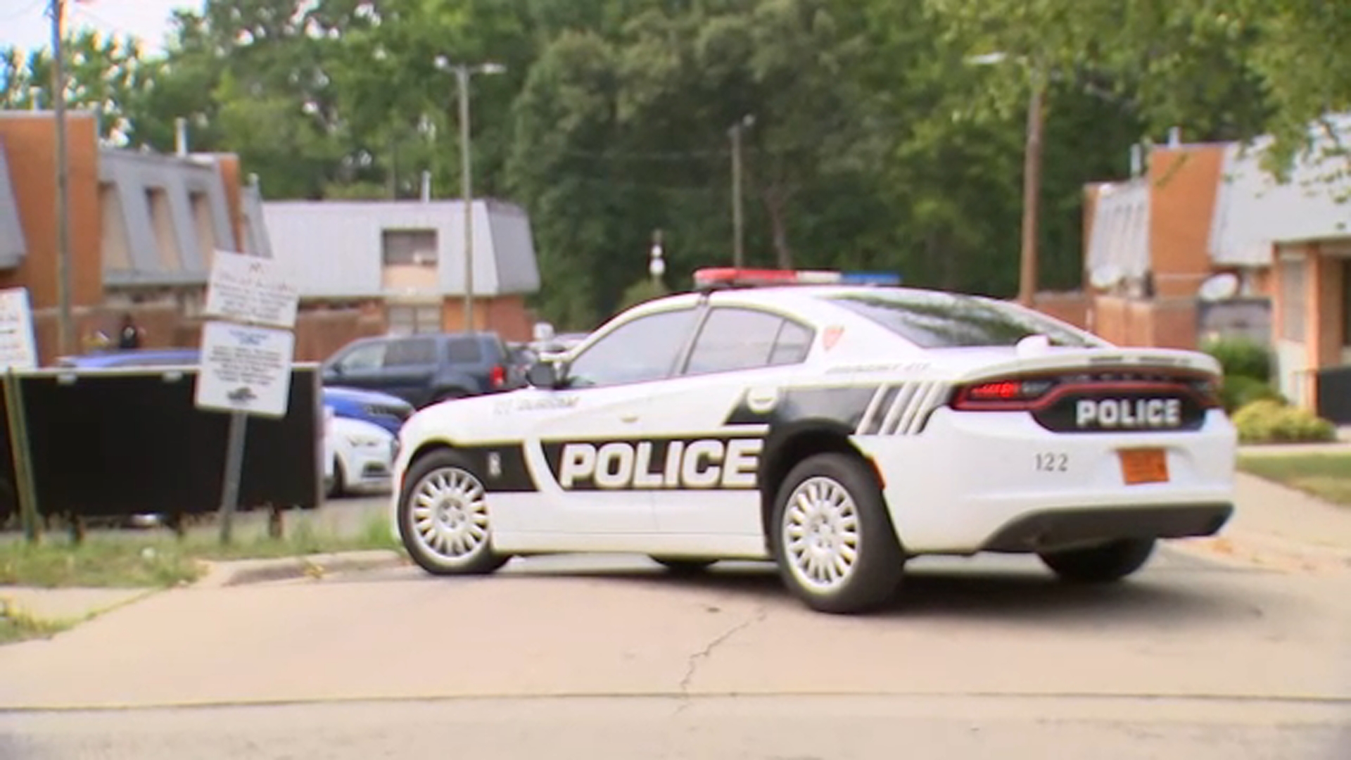 Man shot after trying to break up fight at Durham apartments