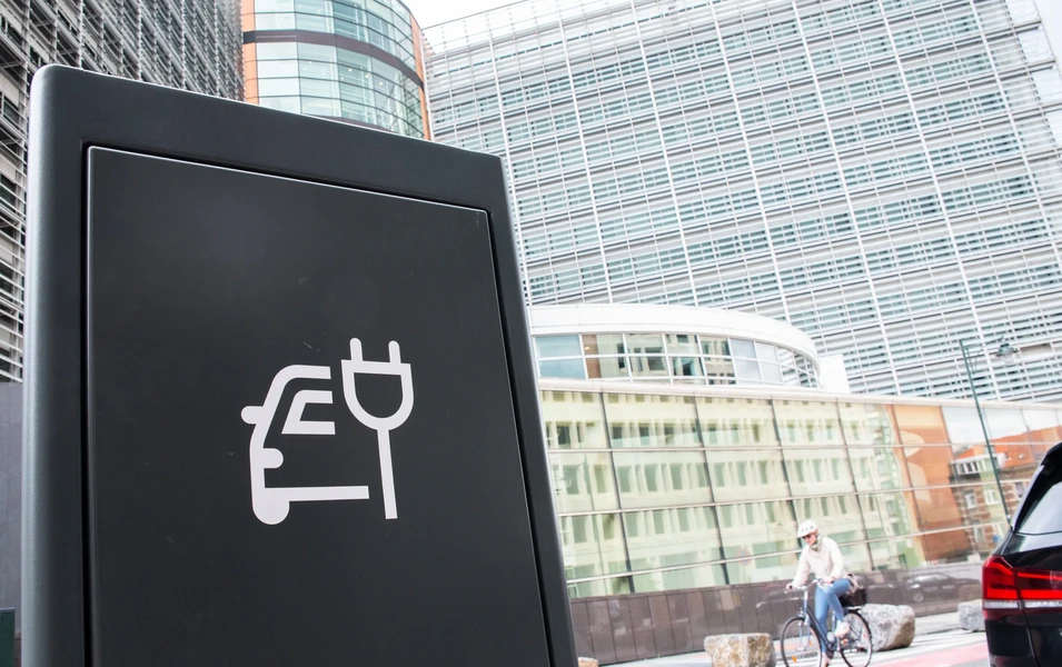 EU split deepens over corporate EV quotas and CO₂ targets