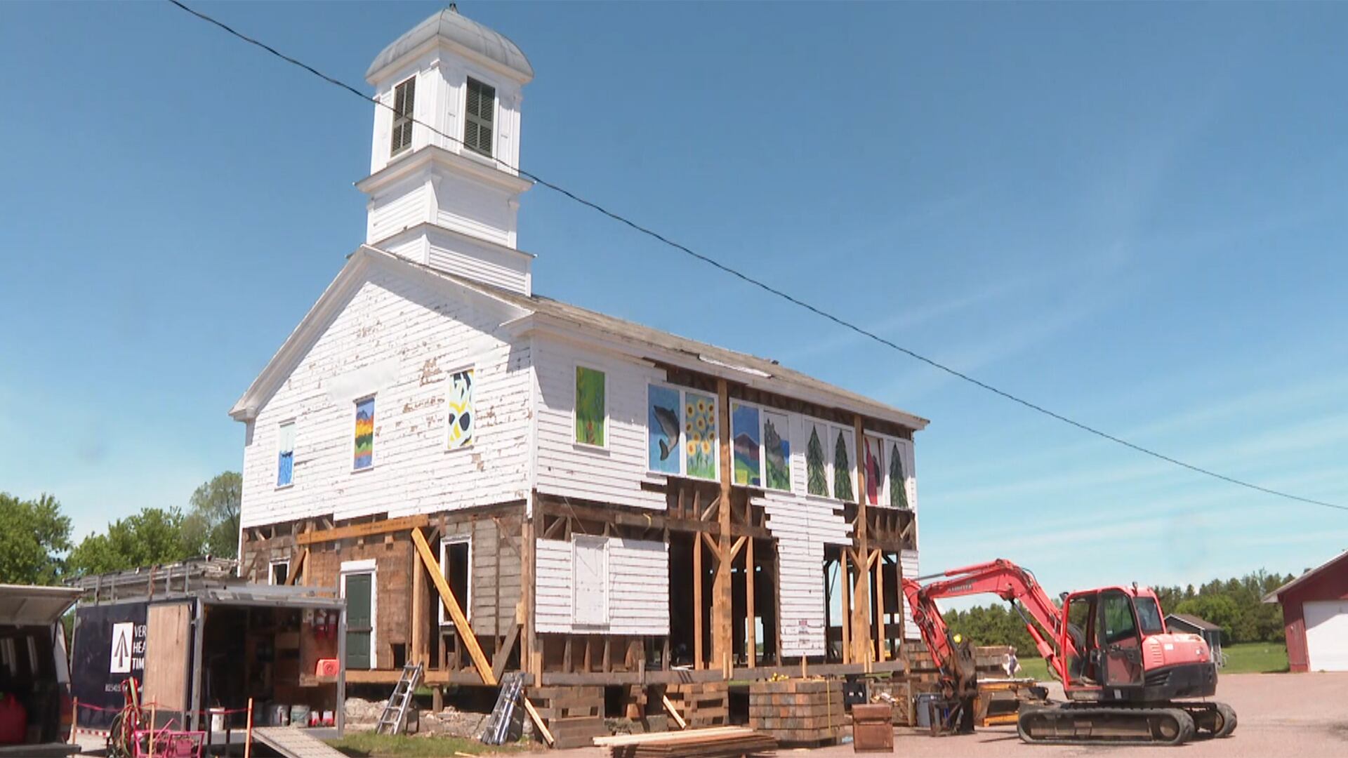 Historical building in South Hero moved for restoration