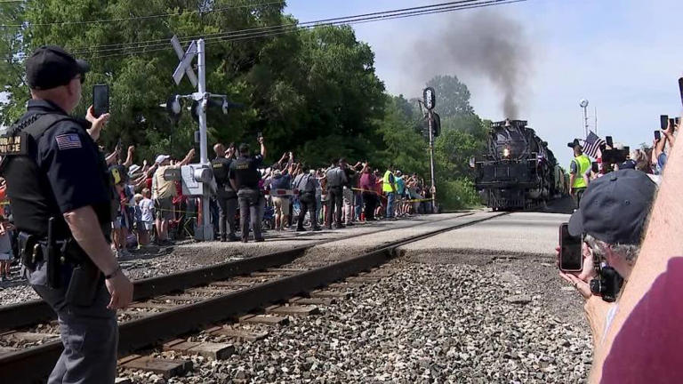 Once in a lifetime: Train fans thrilled to catch a glimpse of Union ...