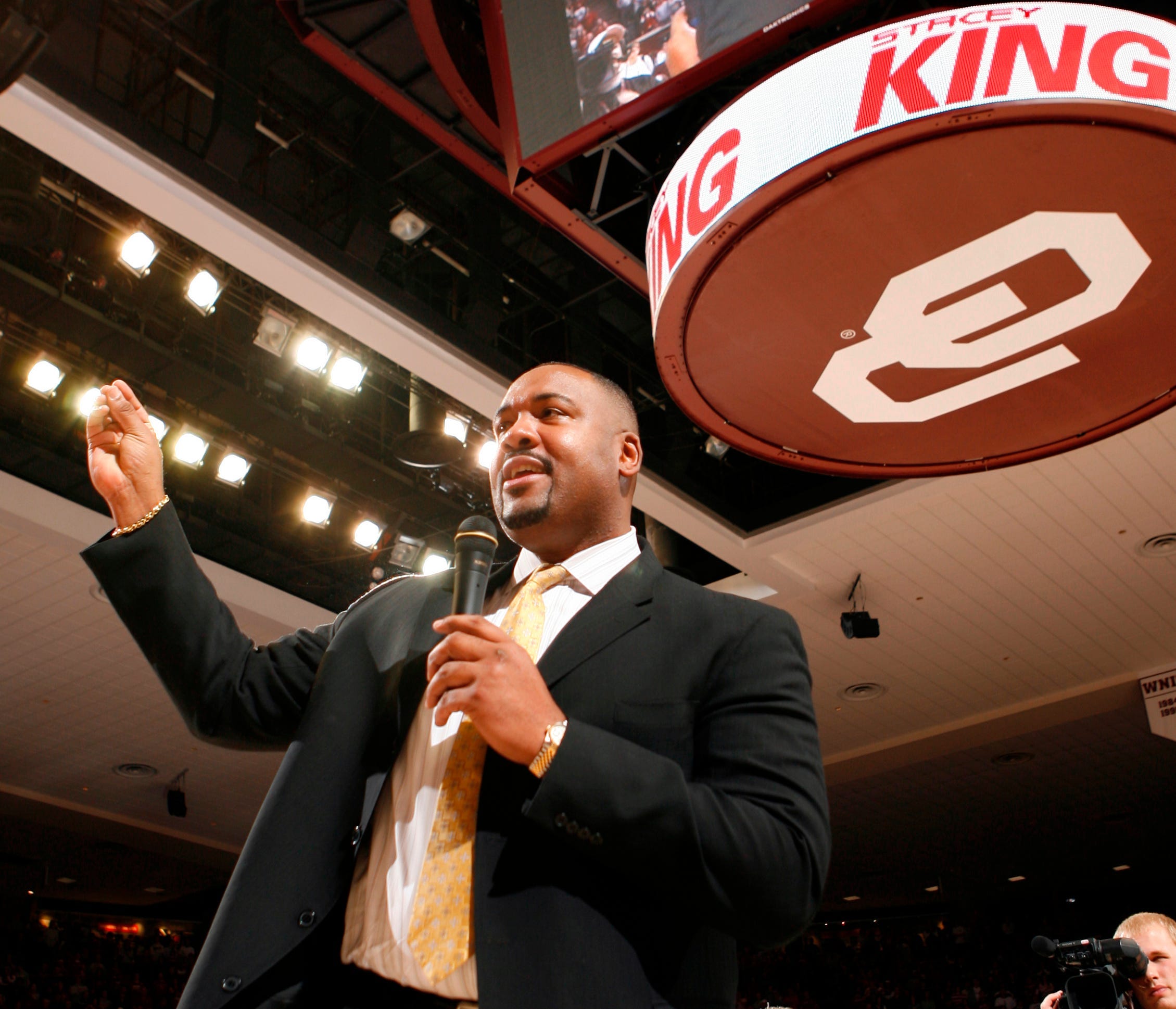 Boston Celtics short-timer big man Stacey King passes