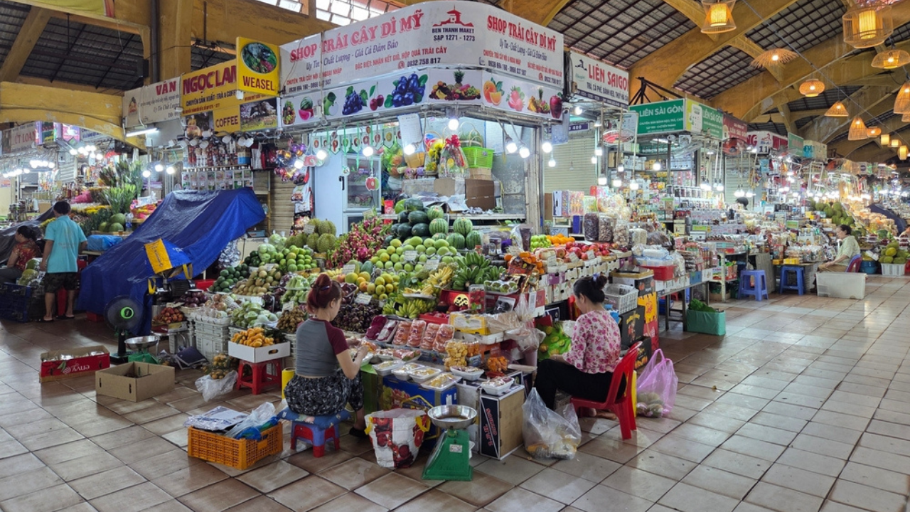 17 famous markets travelers say can feel more touristy than local