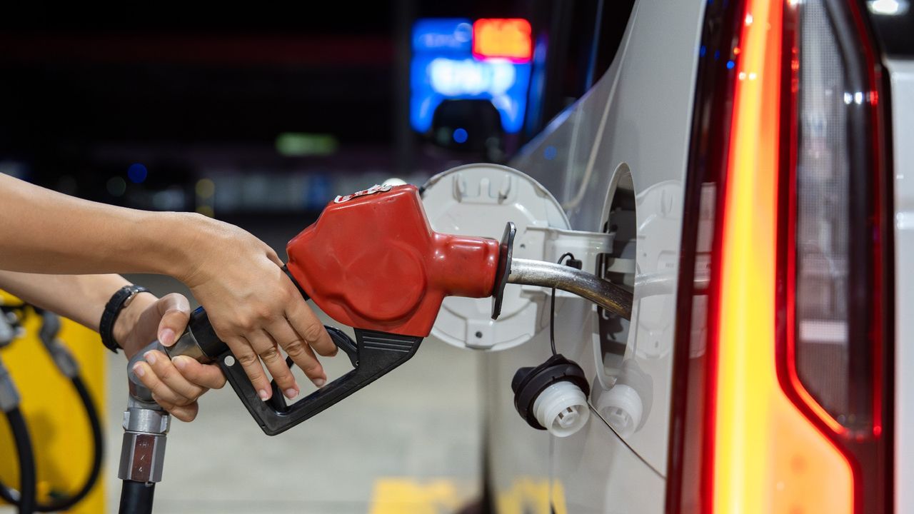 What’s the federal gas tax and how much does it cost drivers?