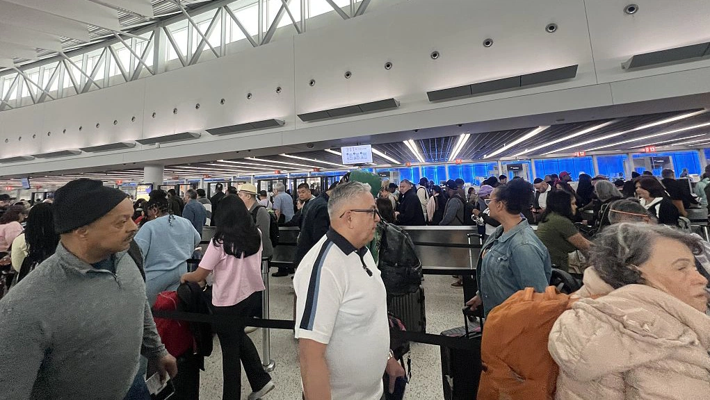 19 major US airports by passenger traffic and features