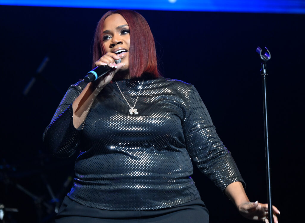 Why Kelly Price’s latest bizarre behavior has her fans weirded out