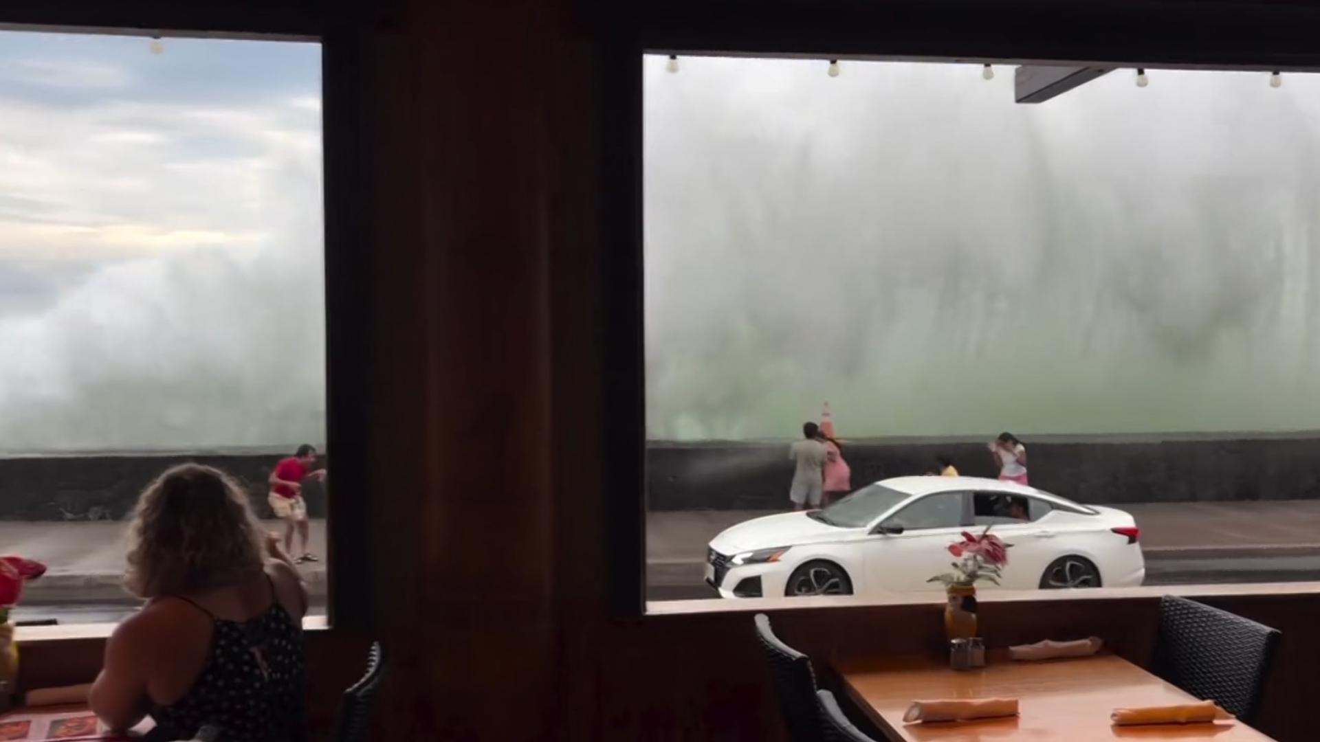 Huge waves crash on Hawaii restaurant