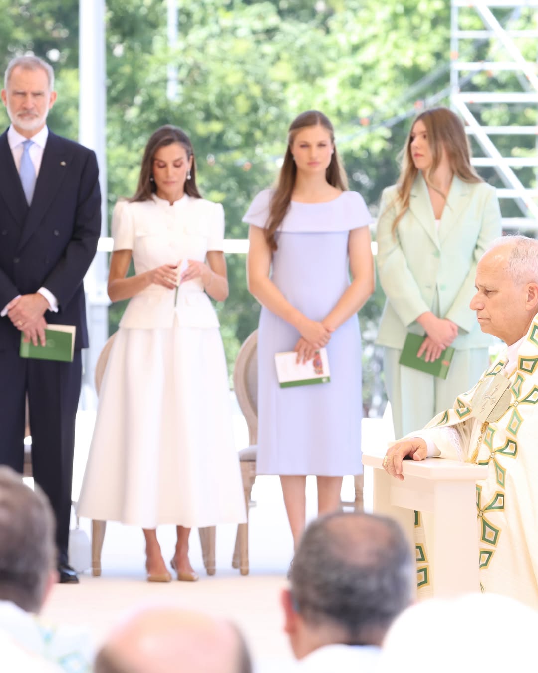 La princesa Leonor y la infanta Sofía fans de Bad Bunny; así ...
