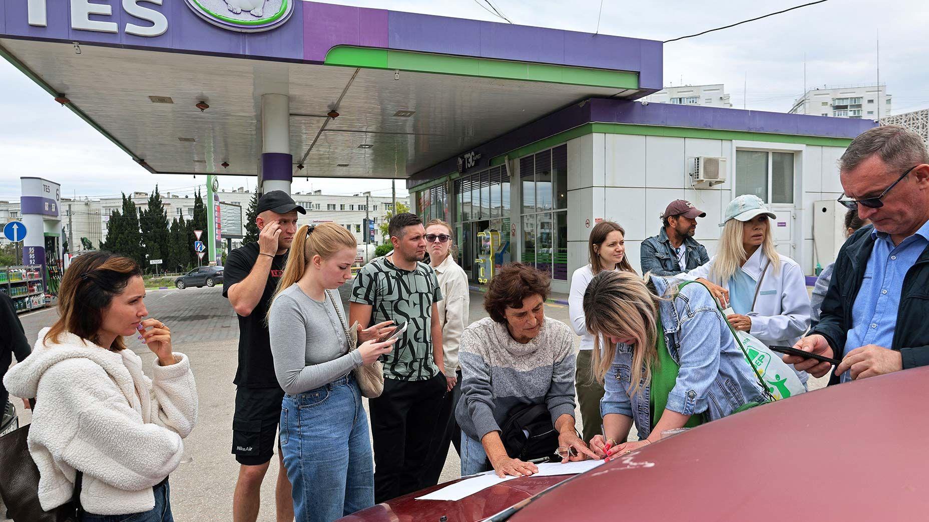 Russia's fuel crisis intensifies as Ukraine steps up strikes on ...