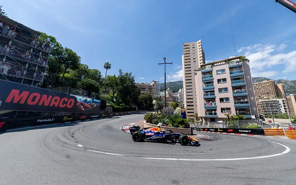 Red Bull confirms engine failure and pre-planned change for Verstappen