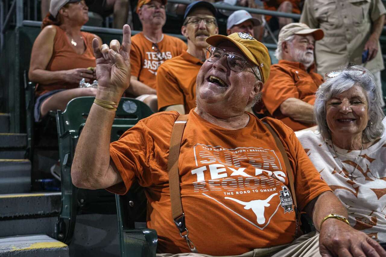 Texas baseball coach Jim Schlossnagle honors late Longhorns super-fan ...