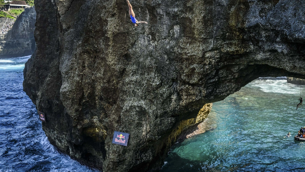 10 extreme cliffs and precipices around the world