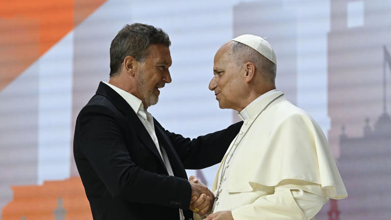 Antonio Banderas’ emotional confession to Pope Leo XIV: “Holy Father, I ...