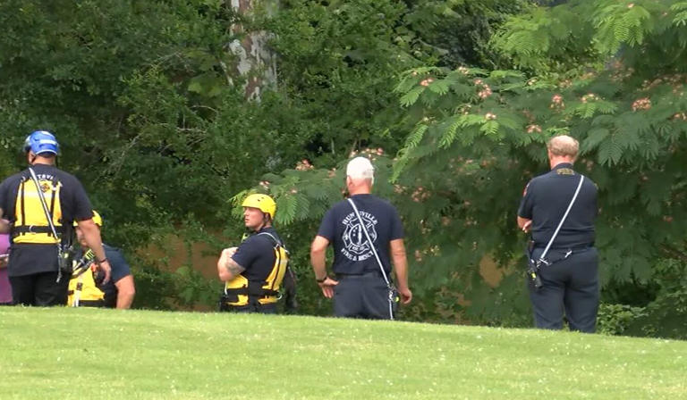 Five kayakers rescued after being swept into Flint River