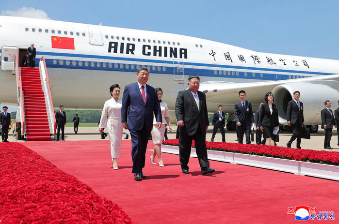 Xi arrives in Pyongyang