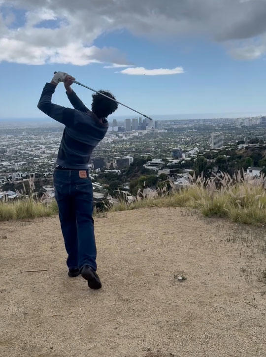 Video shows LA 'bros' driving golf balls into traffic and at buildings ...