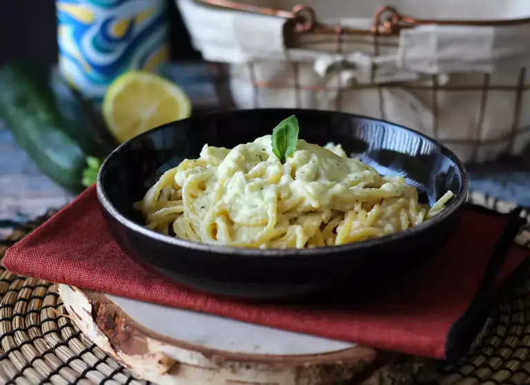 Romige pasta met courgettes en Griekse yoghurt