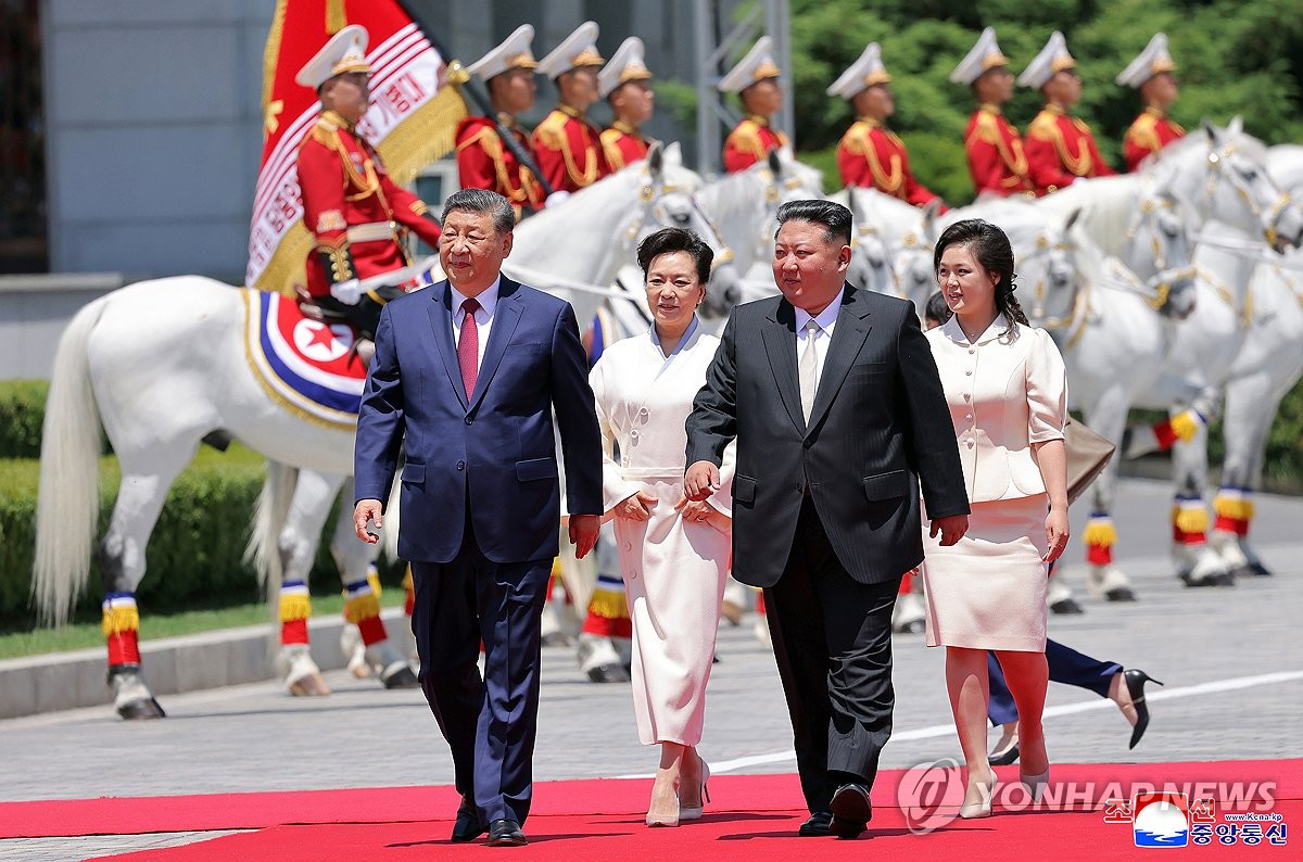 Welcome ceremony for Xi in Pyongyang