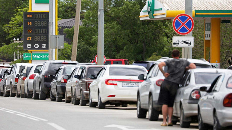 Russia's fuel crisis intensifies as Ukraine steps up strikes on ...