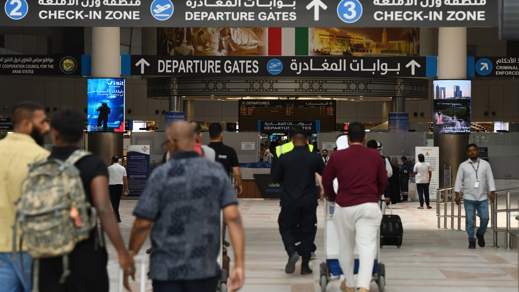 Airlines resume some Middle East routes amid ongoing conflict