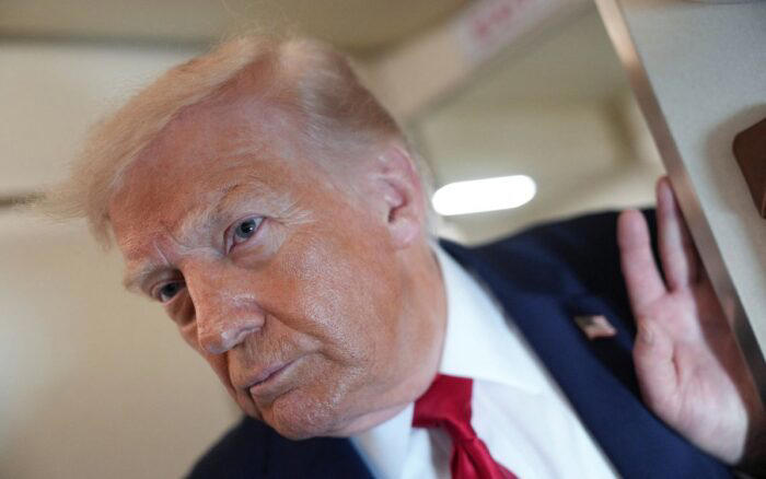 Trump abandona entrevista e insulta a periodista tras ser cuestionado