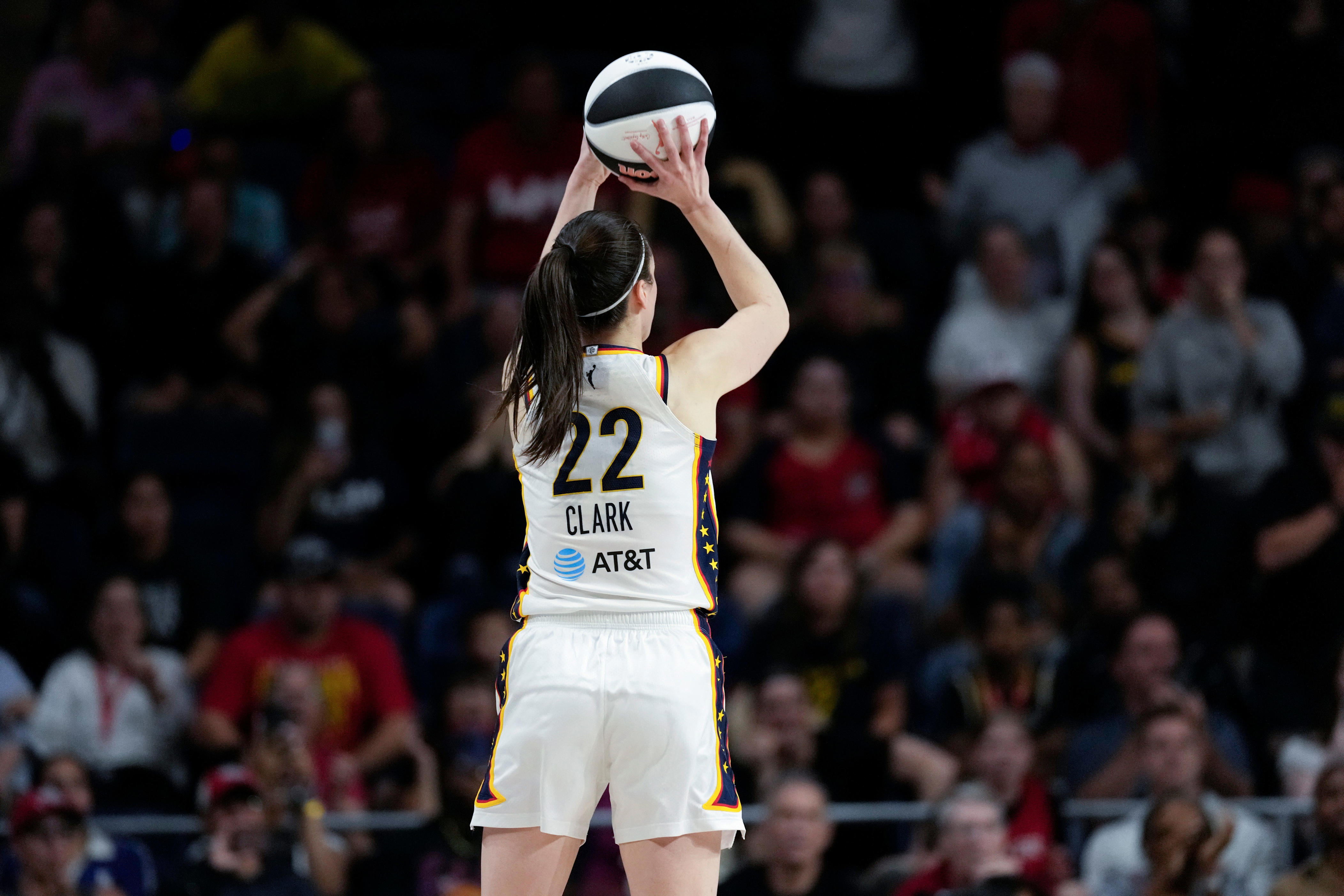 Caitlin Clark thanks fan who goes viral for adorable reaction after ...