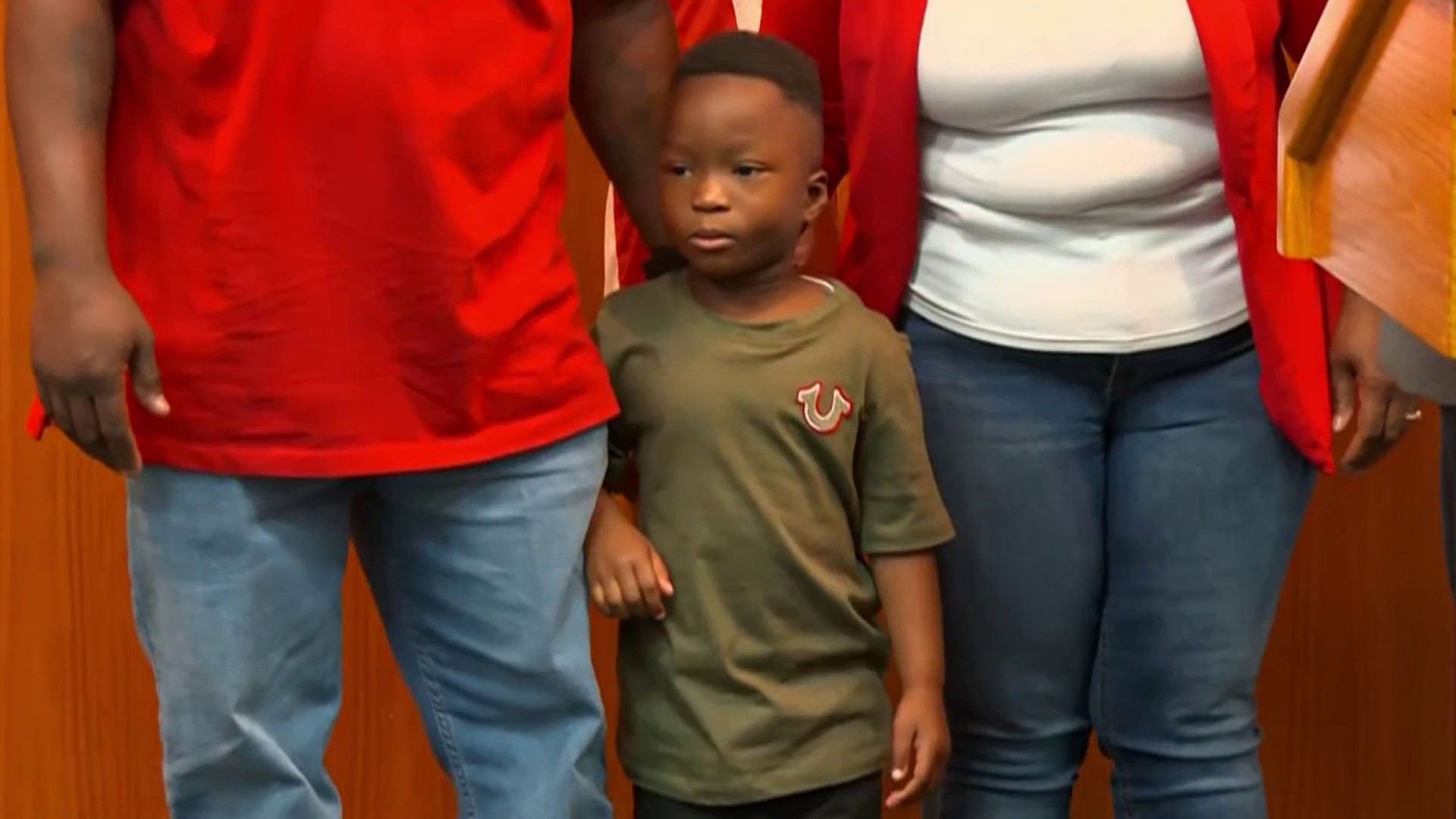 5-year-old reunites with off-duty first responders who saved him from ...