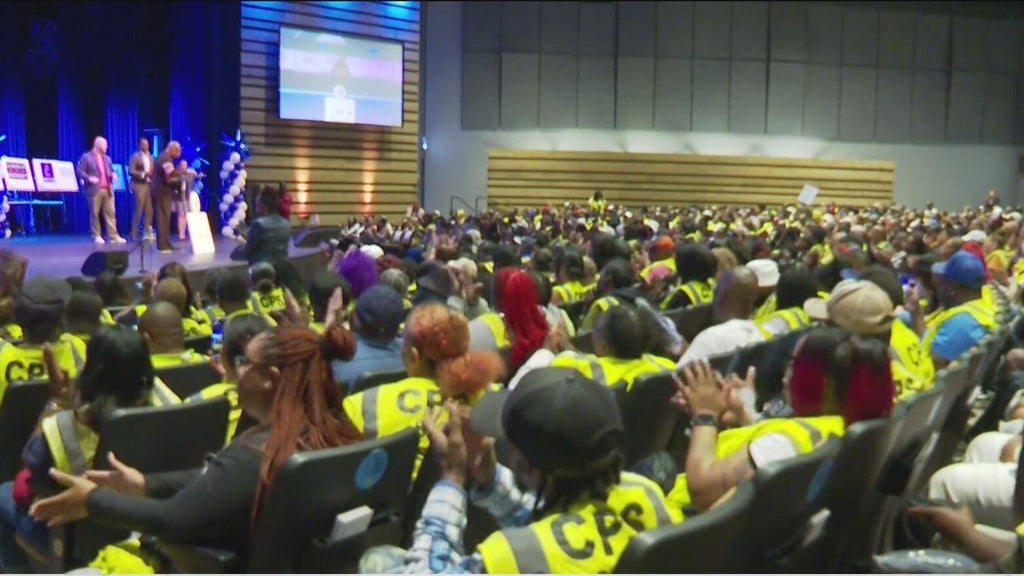Hundreds of CPS Safe Passage workers celebrated for their commitment to ...