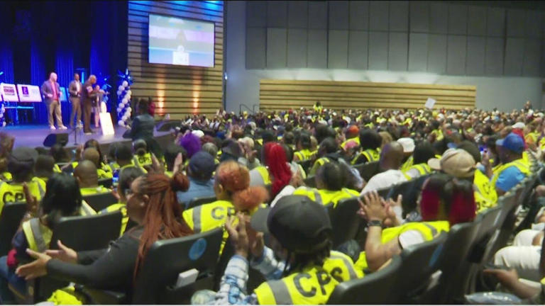 Hundreds of CPS Safe Passage workers celebrated for their commitment to ...